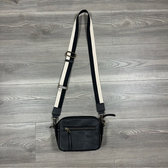 Universal Thread | Bags | Universal Threads Black Crossbody Bag White ...